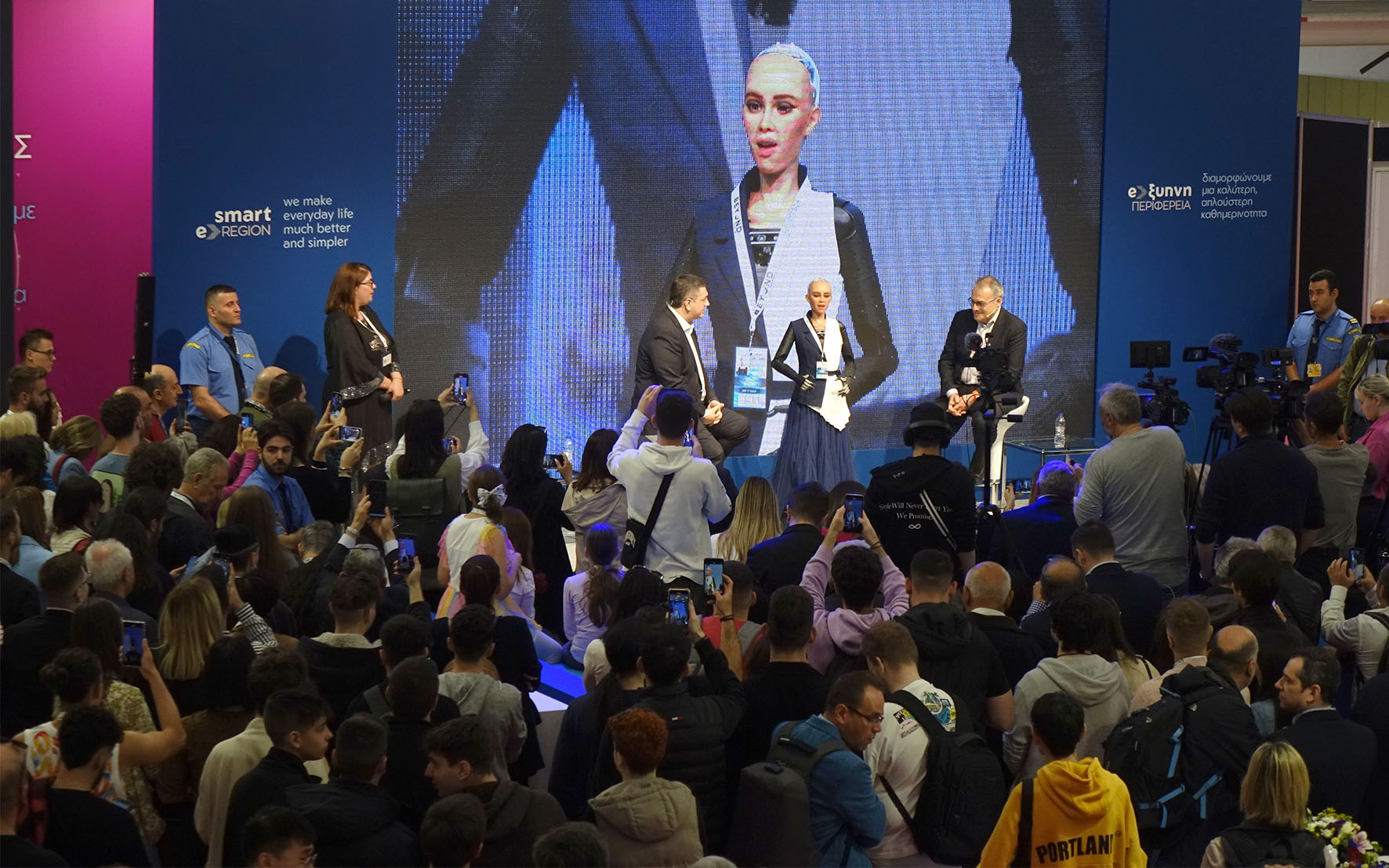 ΔΕΘ: Αυξημένη επισκεψιμότητα στη Beyond – Κοσμοσυρροή για τη Sophia the Robot – Thestival