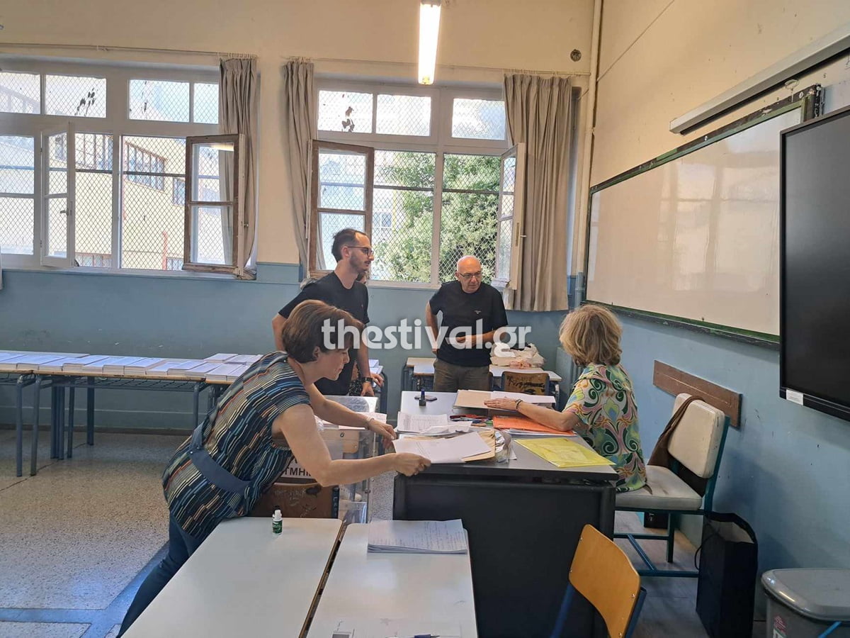 Θεσσαλονίκη: Άνοιξαν οι κάλπες για τις Ευρωεκλογές - Στα εκλογικά ...