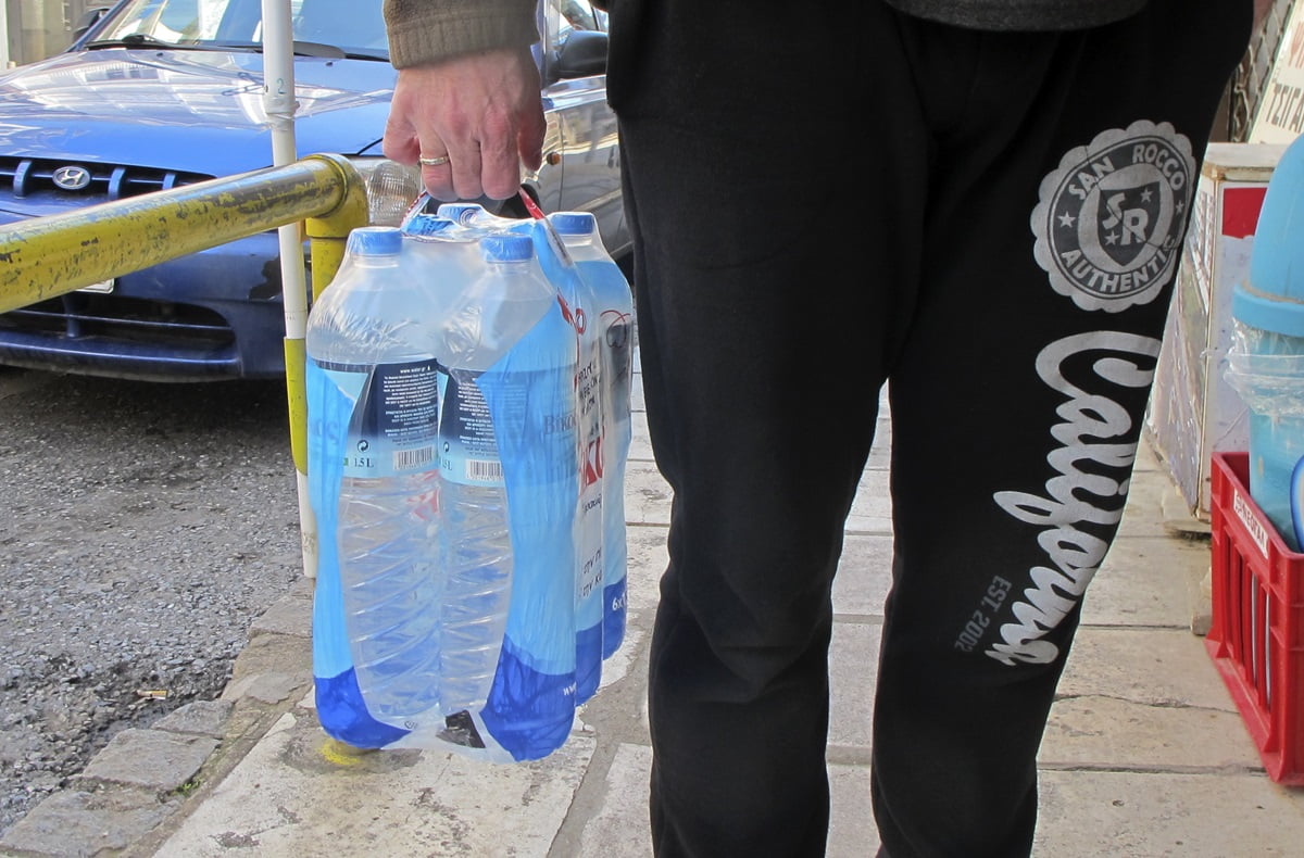 Μπουκάλι νερό μέσα στο αυτοκίνητο - Γιατί είναι επικίνδυνο να το έχω