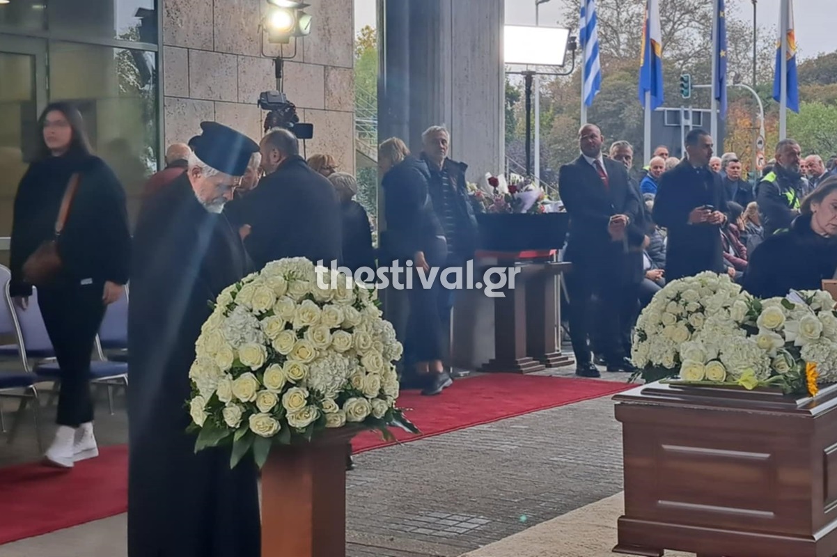 Θεσσαλονίκη: Συντετριμμένος ο παπα- Γιάννης δίπλα στη σορό του Μπουτάρη ...