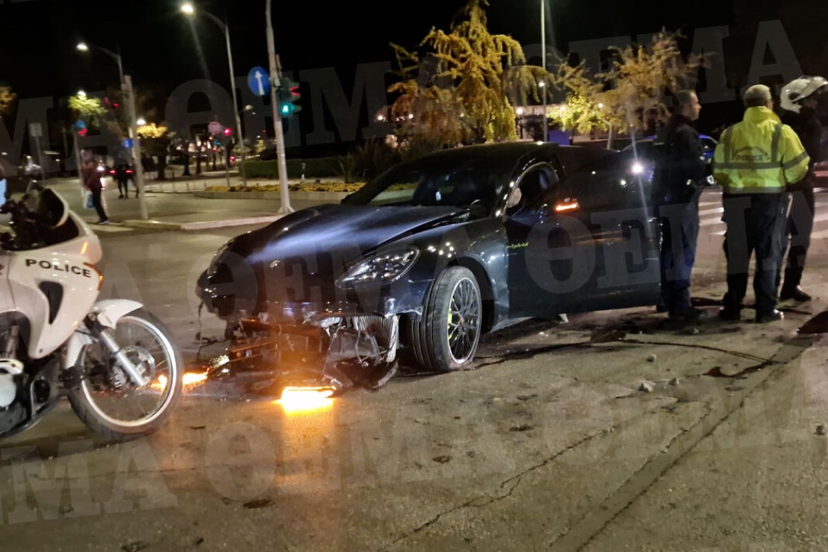 Θεσσαλονίκη: Τρελή πορεία Porsche στο κέντρο, "καρφώθηκε" σε κολονάκια ...