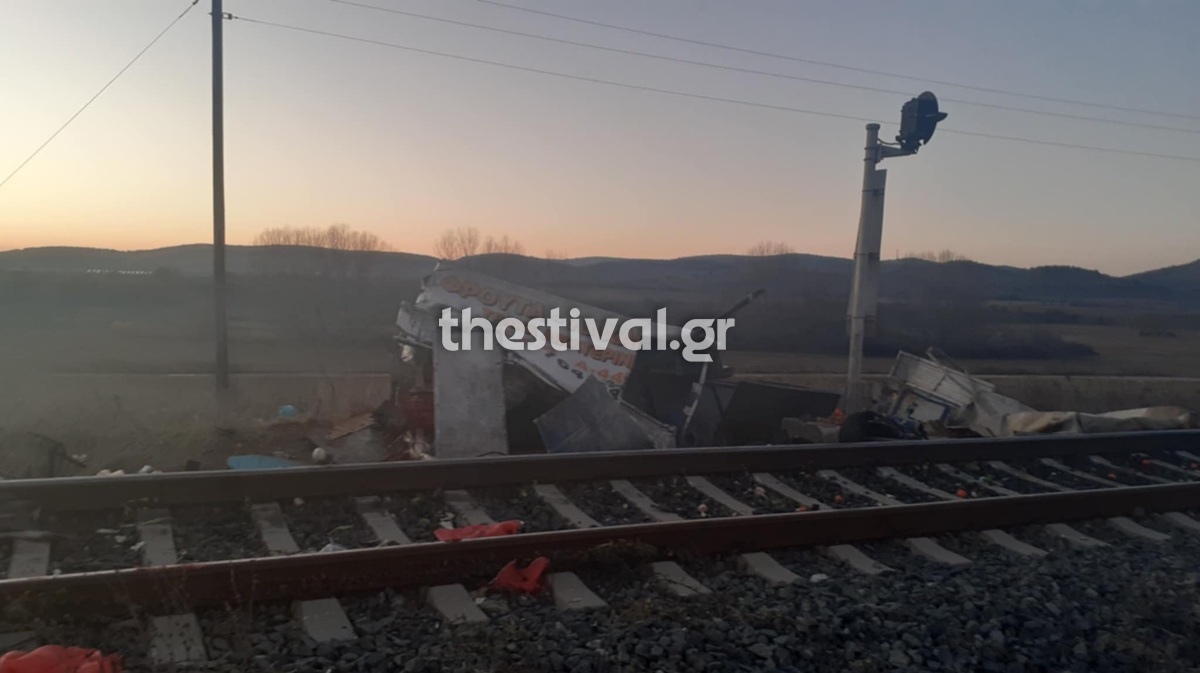 Νεκρός ο 59χρονος οδηγός του οχήματος που παρασύρθηκε από τρένο στο ...