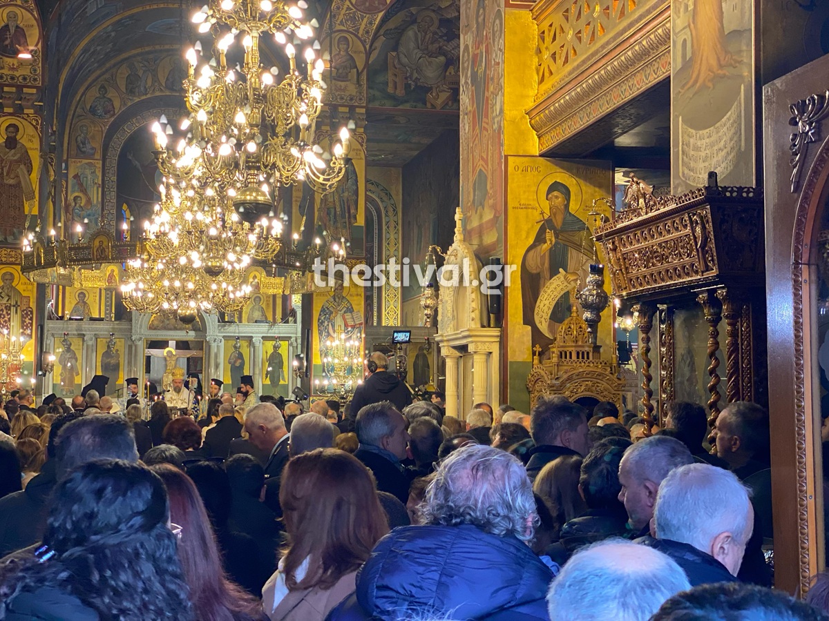 Θεσσαλονίκη: Πλήθος κόσμου στη Μητρόπολη για τον εορτασμό των Θεοφανίων ...
