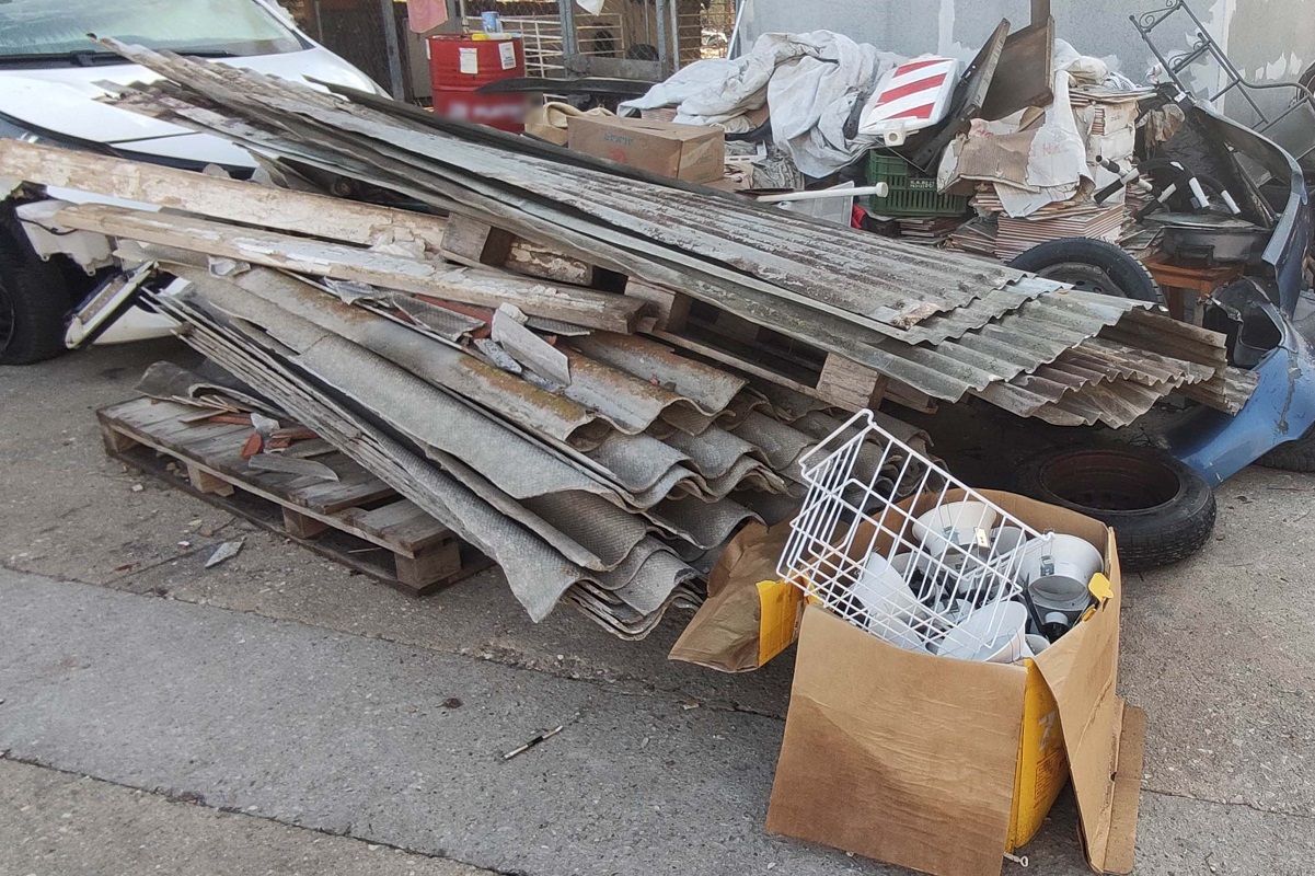 Θεσσαλονίκη: Βρέθηκαν κι άλλες πλάκες αμιάντου στο συνεργείο στο ...