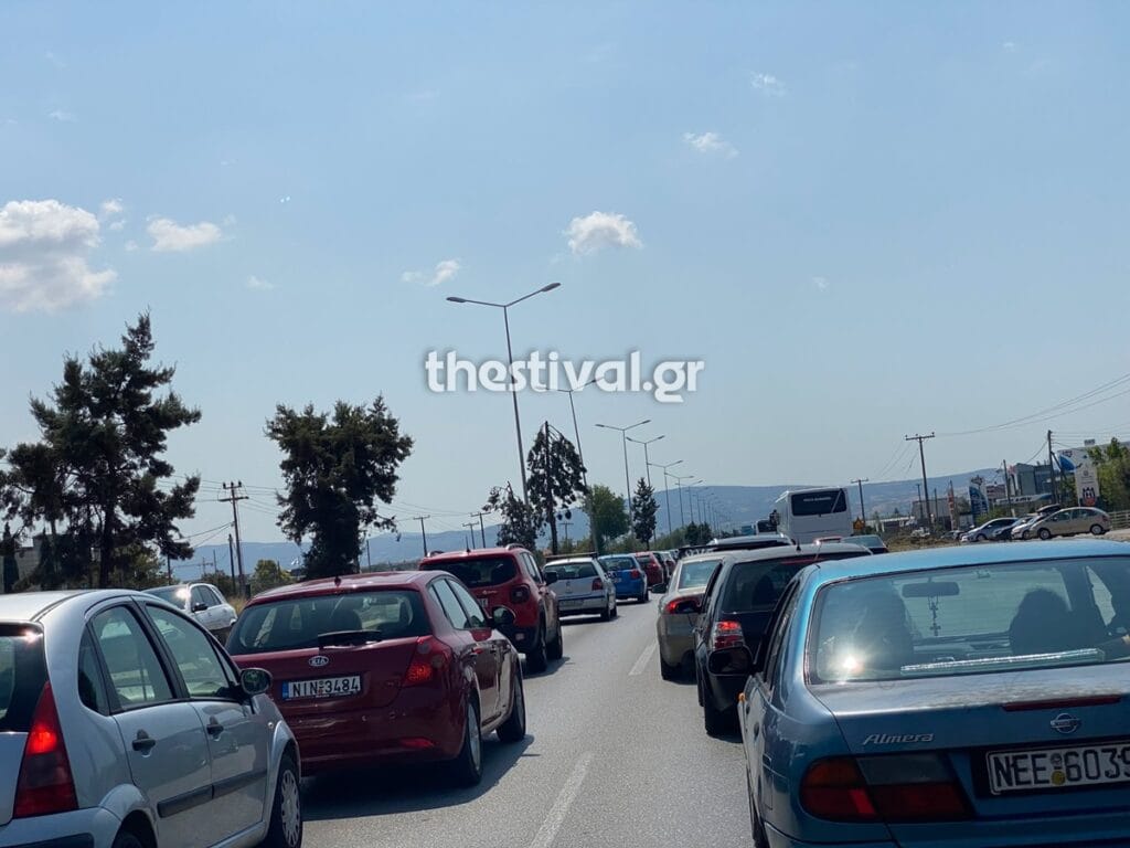 Θεσσαλονίκη: Στα "κόκκινά" η Μουδανιών κατά την έξοδο των εκδρομέων ...