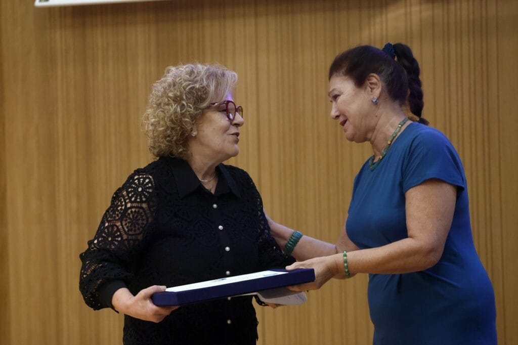 Σε Μάγδα Φύσσα και Μαρία Καρυστιανού το Βραβείο Ειρήνης “Νίκος ...