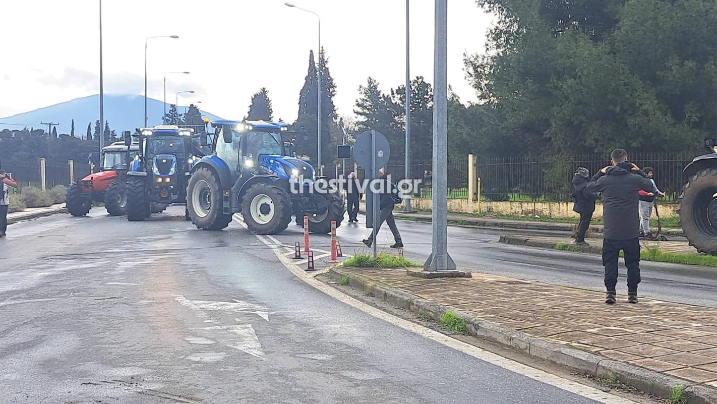 Θεσσαλονίκη: Έφτασαν στα πράσινα φανάρια οι αγρότες - Μπλόκο της ΕΛ.ΑΣ ...