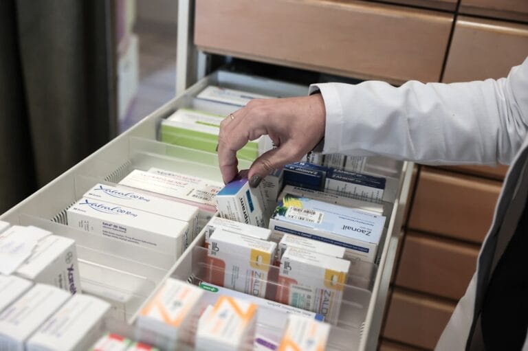 Περίπου 1.200 συνταγές για Φάρμακα Υψηλού Κόστους εκτελούνται κάθε ...
