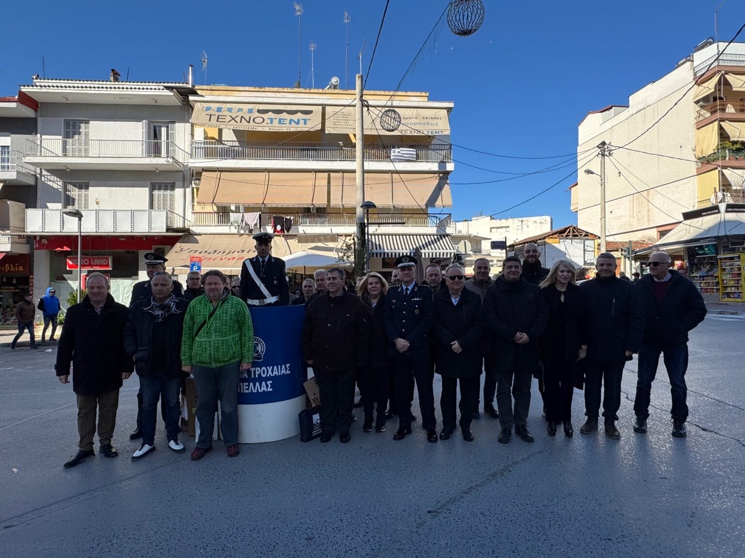 Το παραδοσιακό "βαρέλι του τροχονόμου" ξανά στη θέση του στα Γιαννιτσά ...