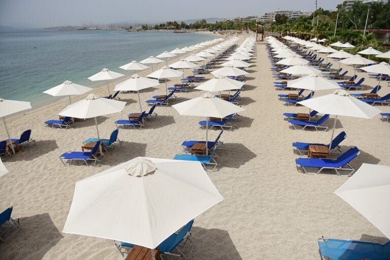 Έκλεψαν ξαπλώστρες από πασίγωνστο beach bar της Χαλκιδικής - Δείτε βίντεο